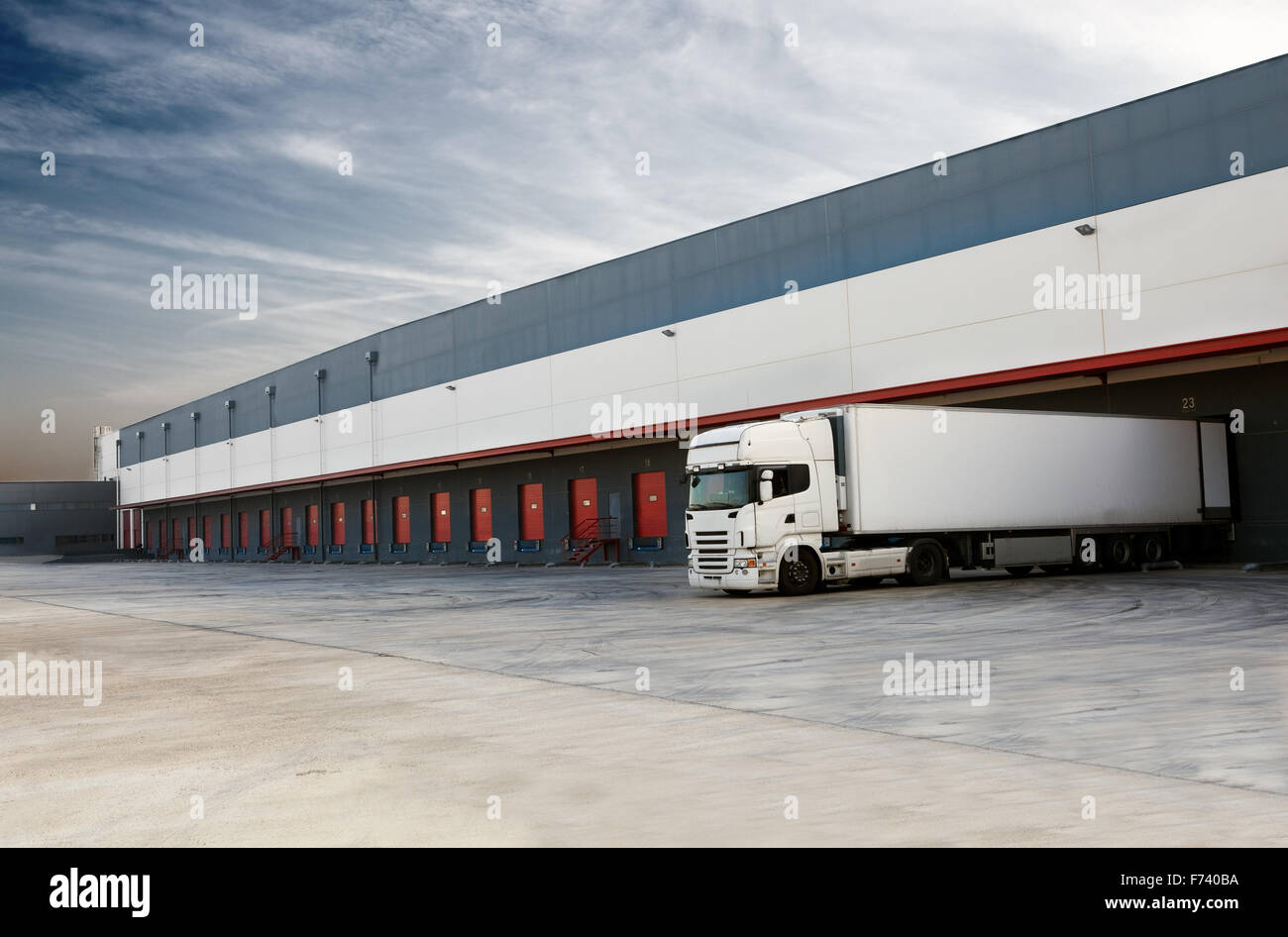 Industrial image loading docks truck hi-res stock photography and ...