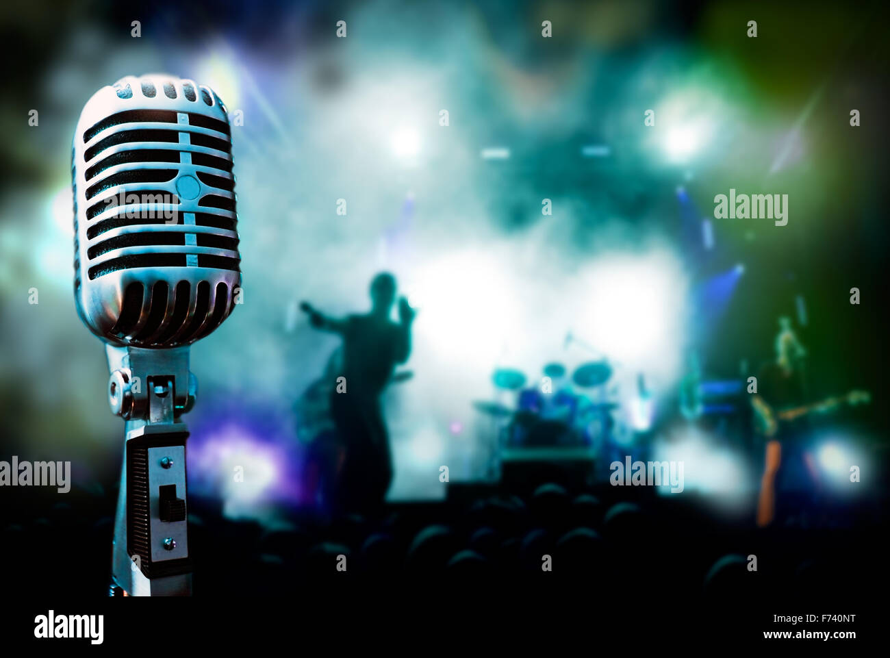 Vintage crowd at concert hi-res stock photography and images - Alamy