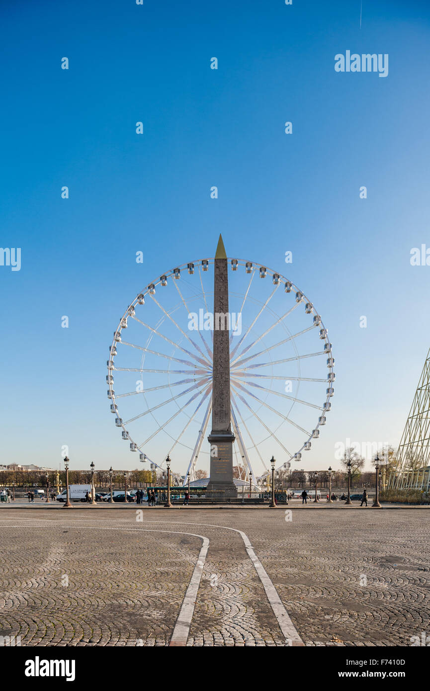 France, Paris, roue de Paris ferris wheel Stock Photo - Alamy