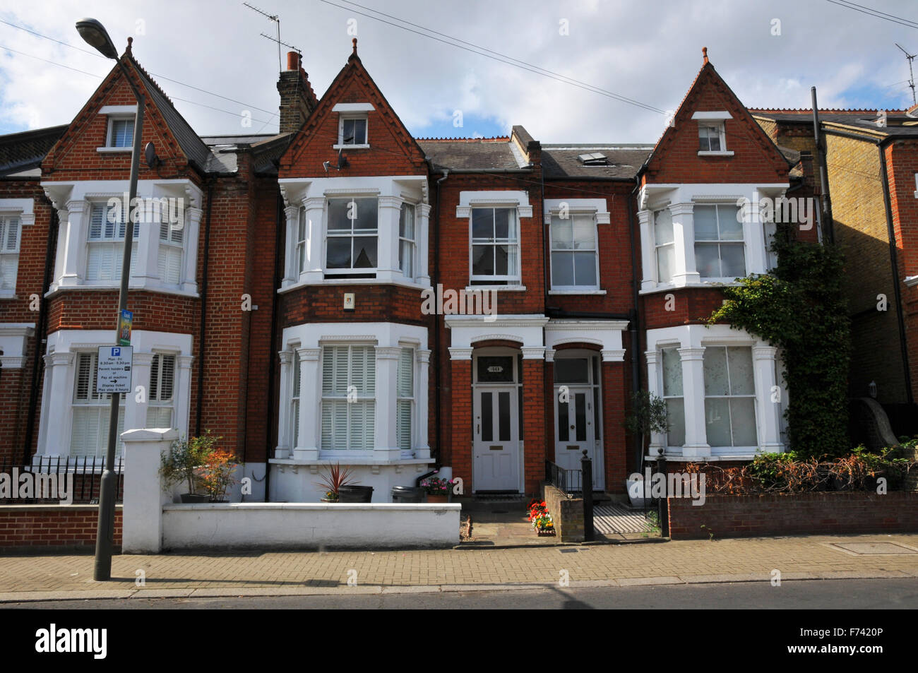 Victorian house frontage hi-res stock photography and images - Alamy