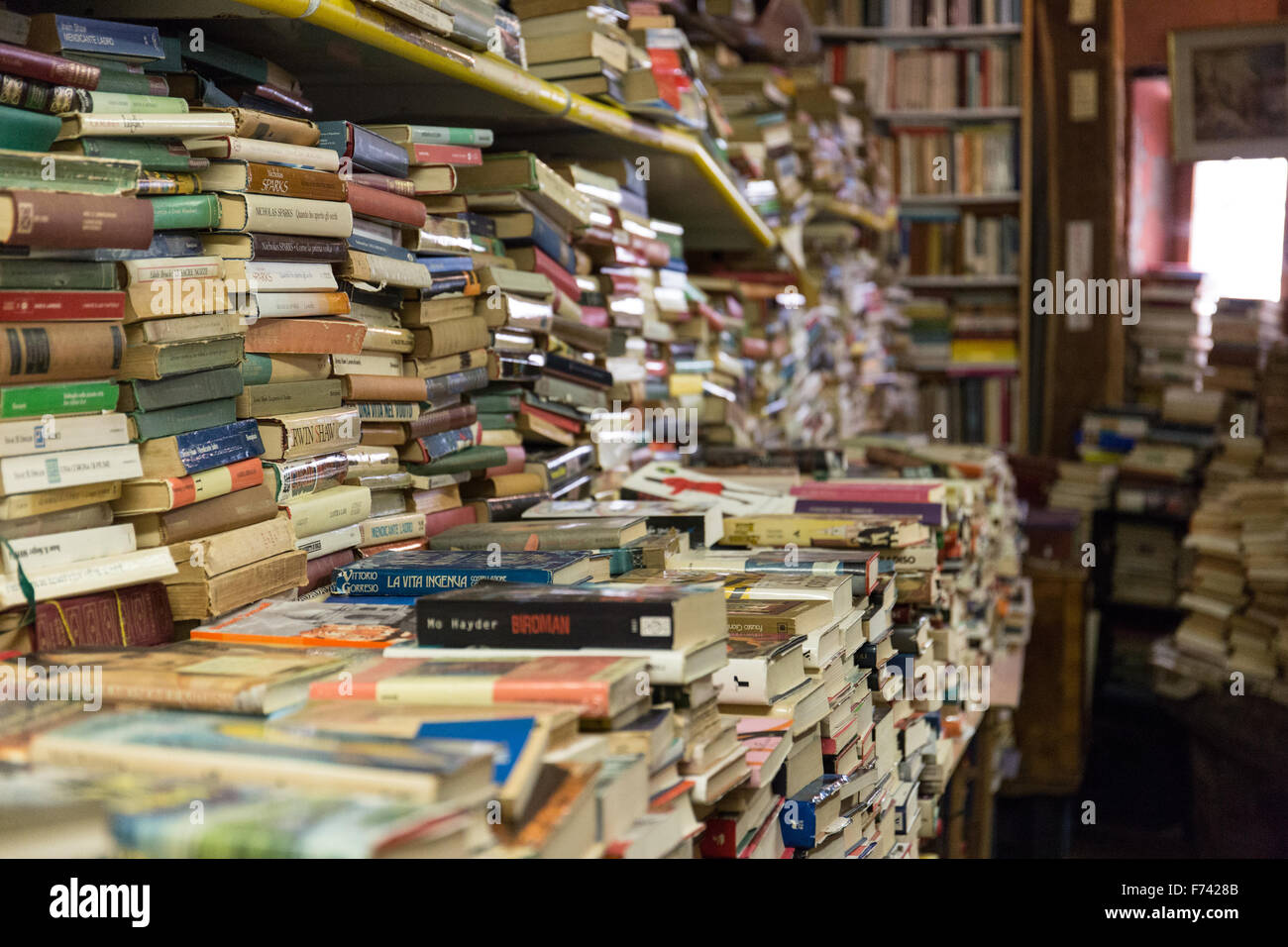 Libreria acqua alta hi-res stock photography and images - Alamy
