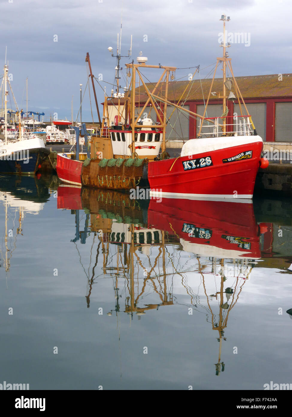 Clam boat hi-res stock photography and images - Alamy