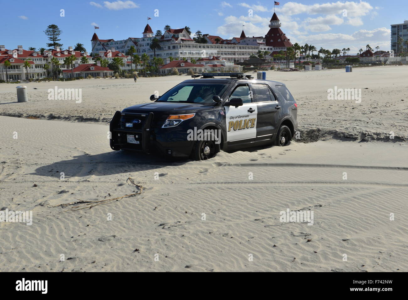 Police SUV stuck in the sand at the Coronado beach Stock Photo - Alamy