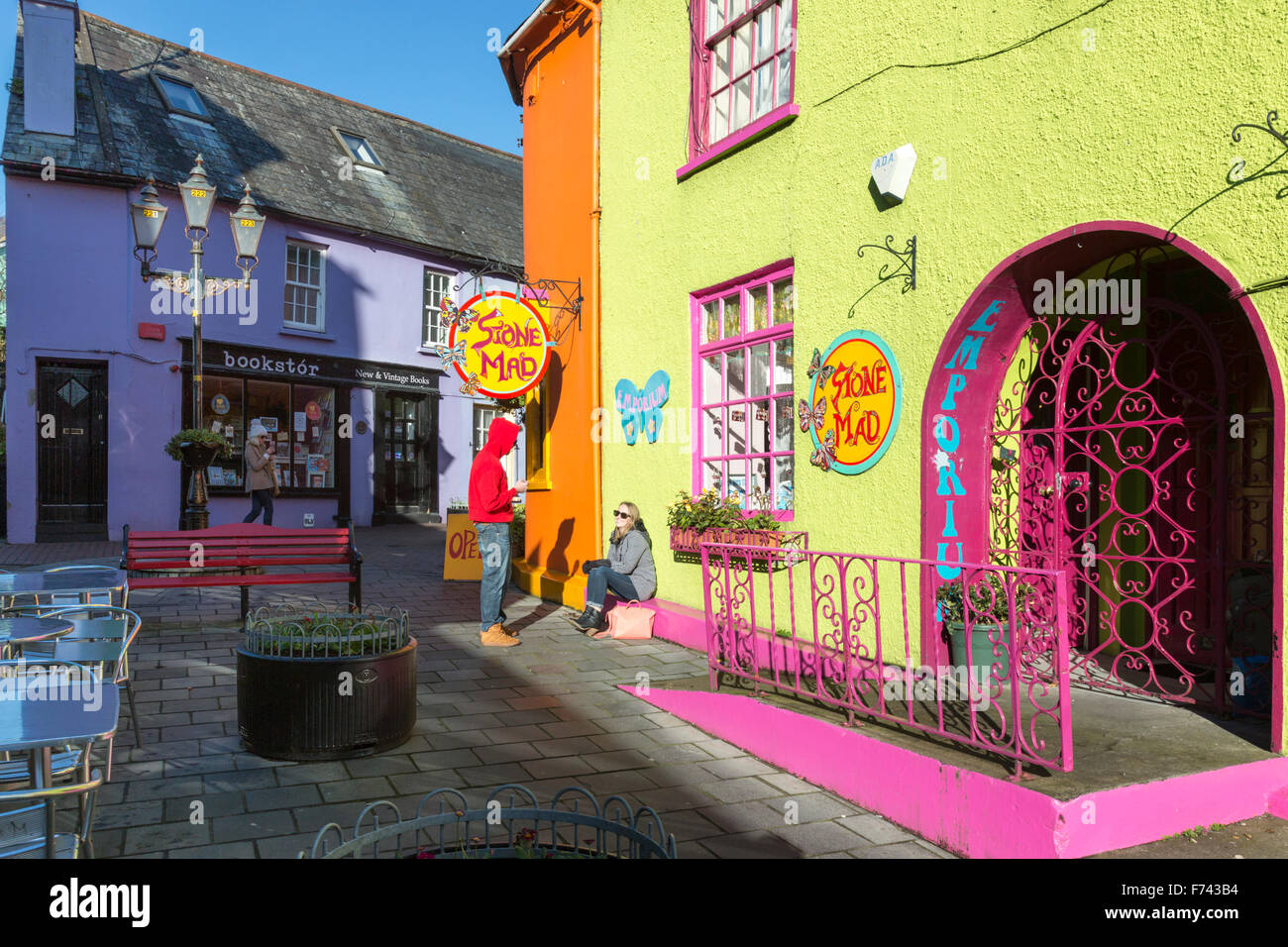 Colorful shops and houses hi-res stock photography and images - Alamy