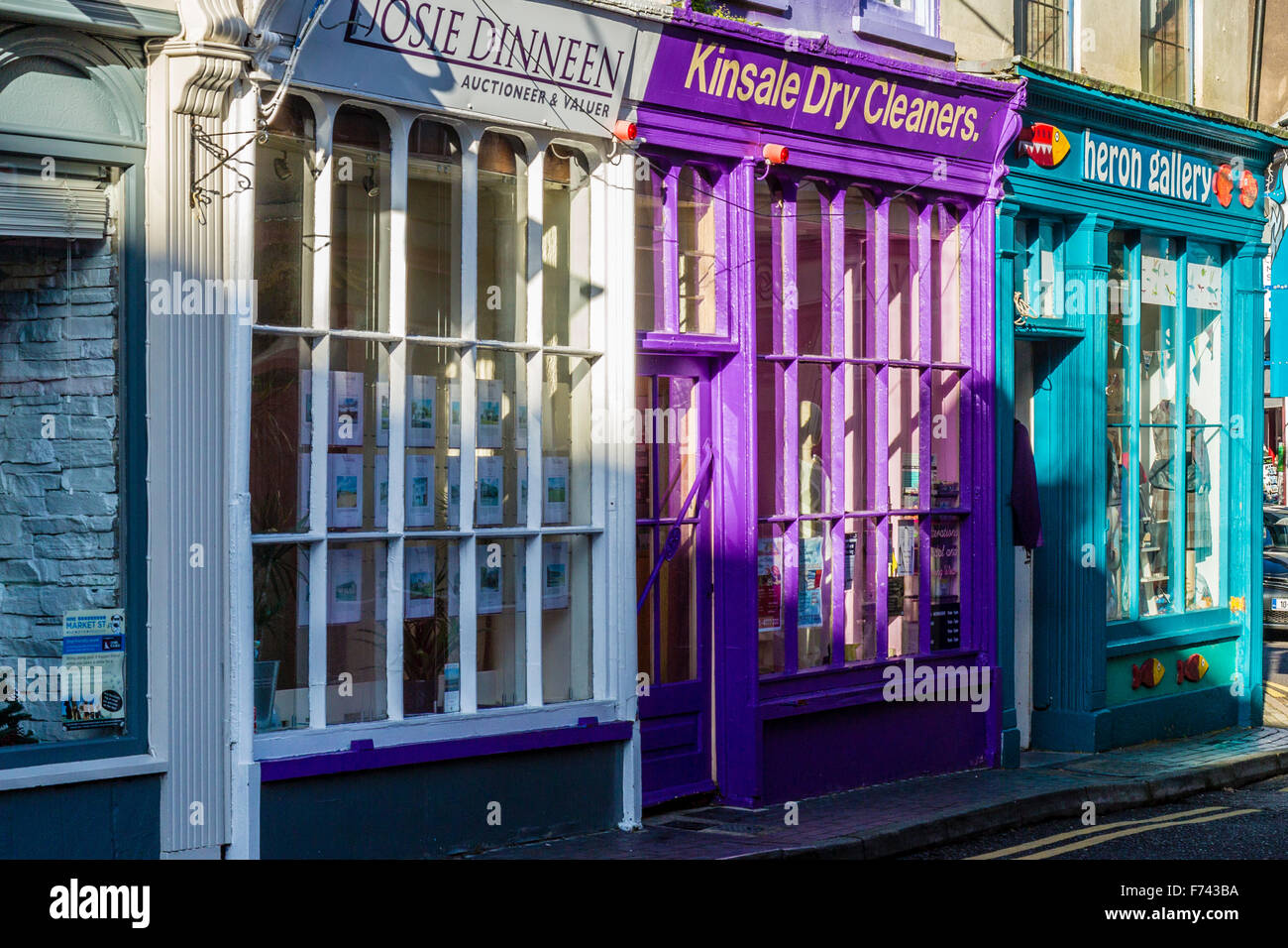 Colorful shops and houses hi-res stock photography and images - Alamy