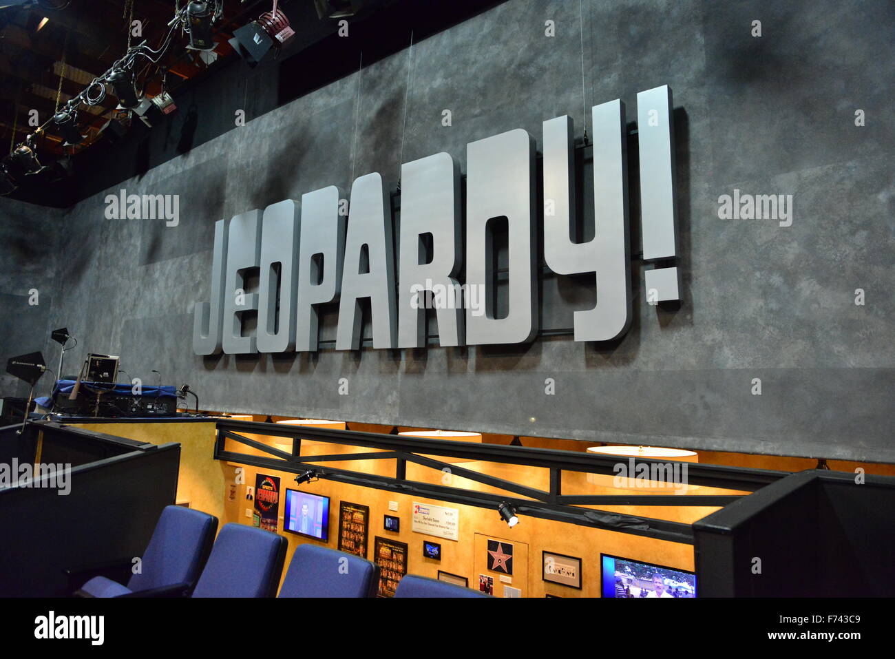 Jeopardy game hi-res stock photography and images - Alamy