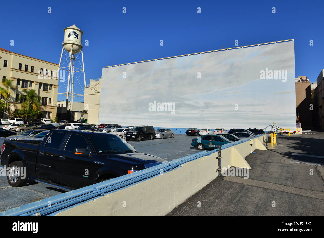 Paramount Studios Sky High Resolution Stock Photography and Images - Alamy