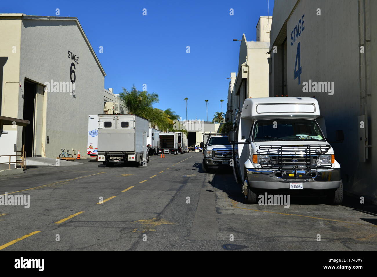 Paramount studio sign hi-res stock photography and images - Alamy