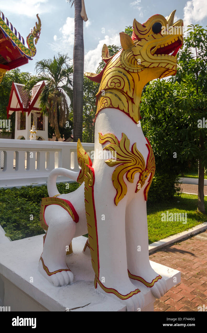 Dragon guarding temple hi-res stock photography and images - Alamy