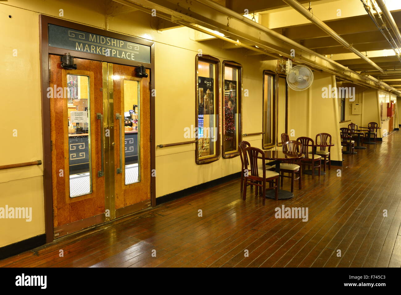 Rms queen mary interior hi-res stock photography and images - Alamy