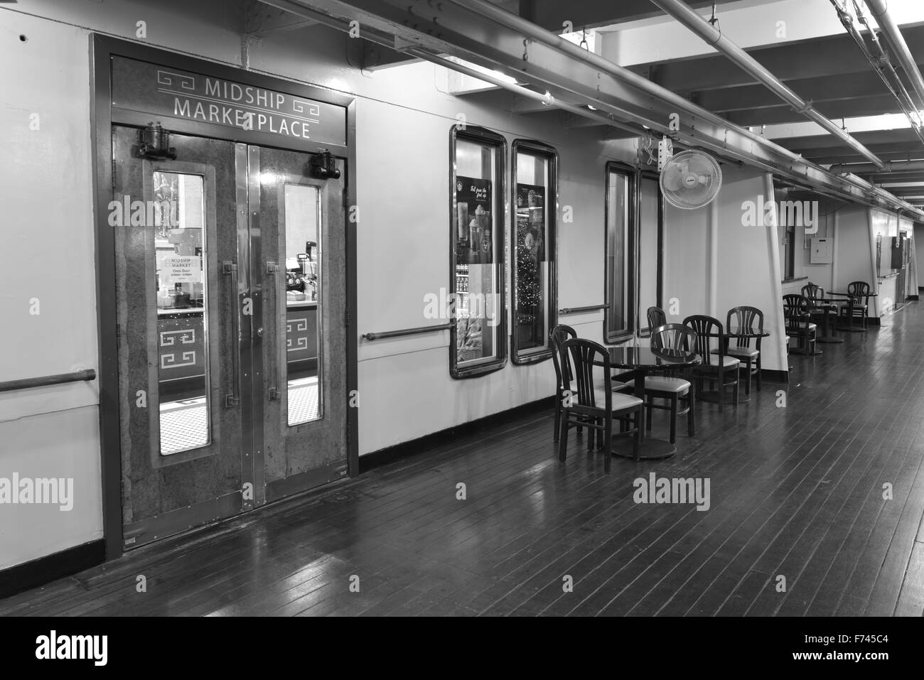 Rms queen mary interior hi-res stock photography and images - Alamy