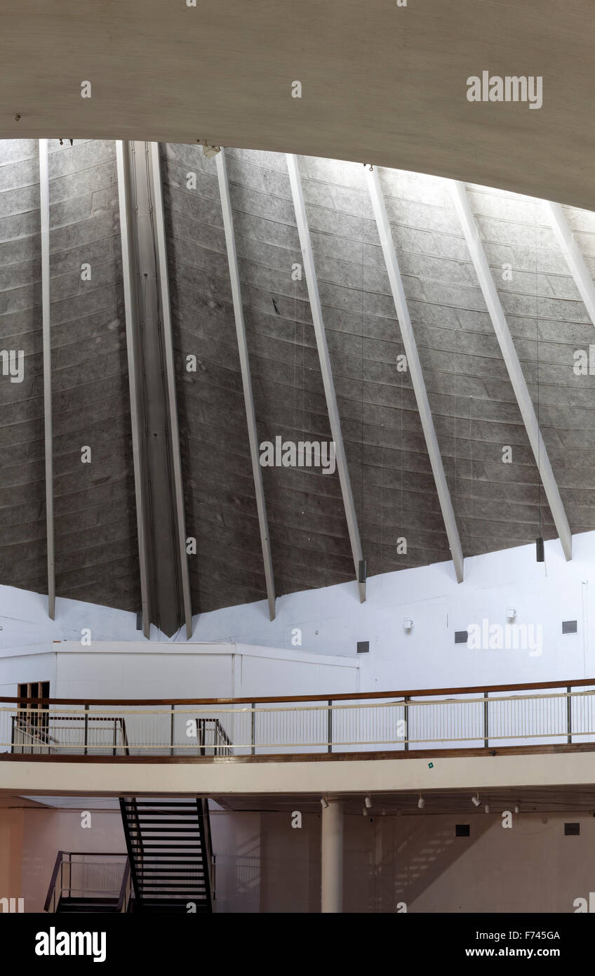 Concrete atrium interior hi-res stock photography and images - Alamy