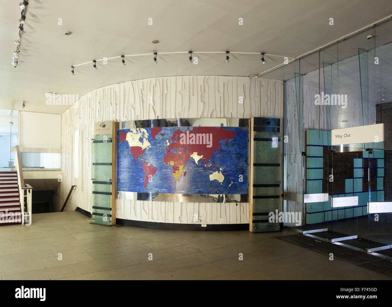 Map of the world 20th century hi-res stock photography and images - Alamy