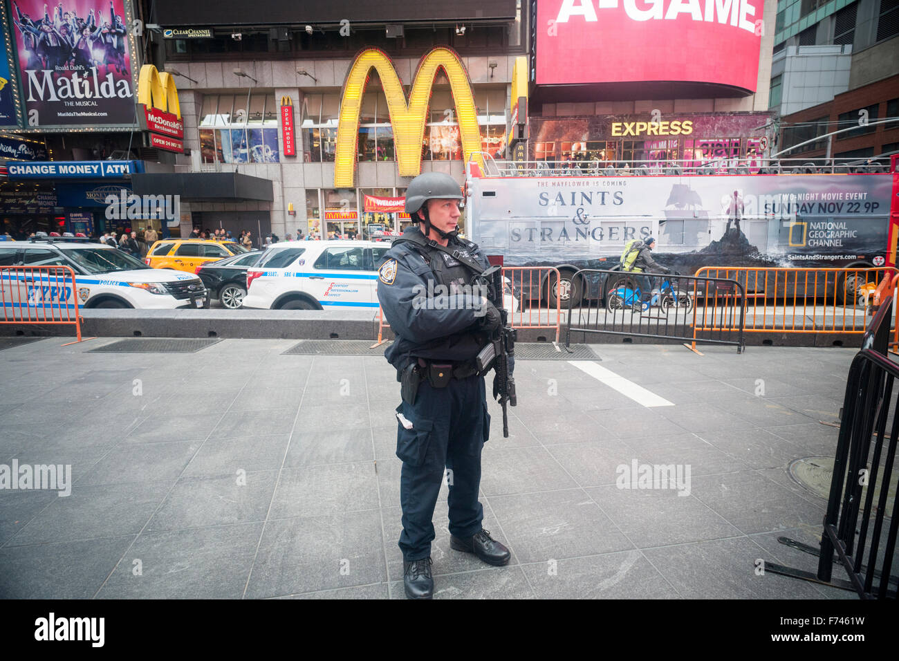 Police officers from swat team hi-res stock photography and images - Alamy