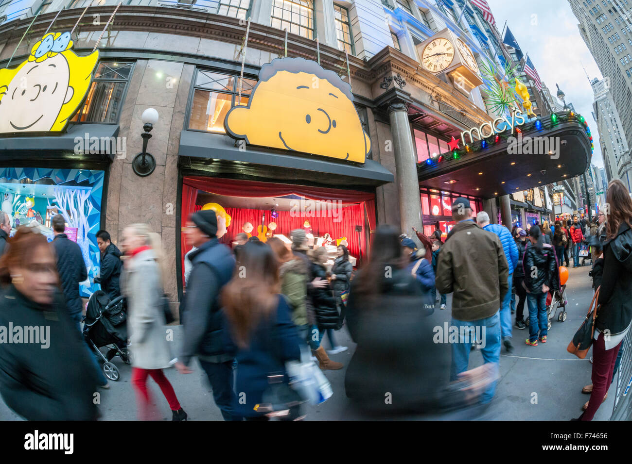 Display windows hi-res stock photography and images - Alamy