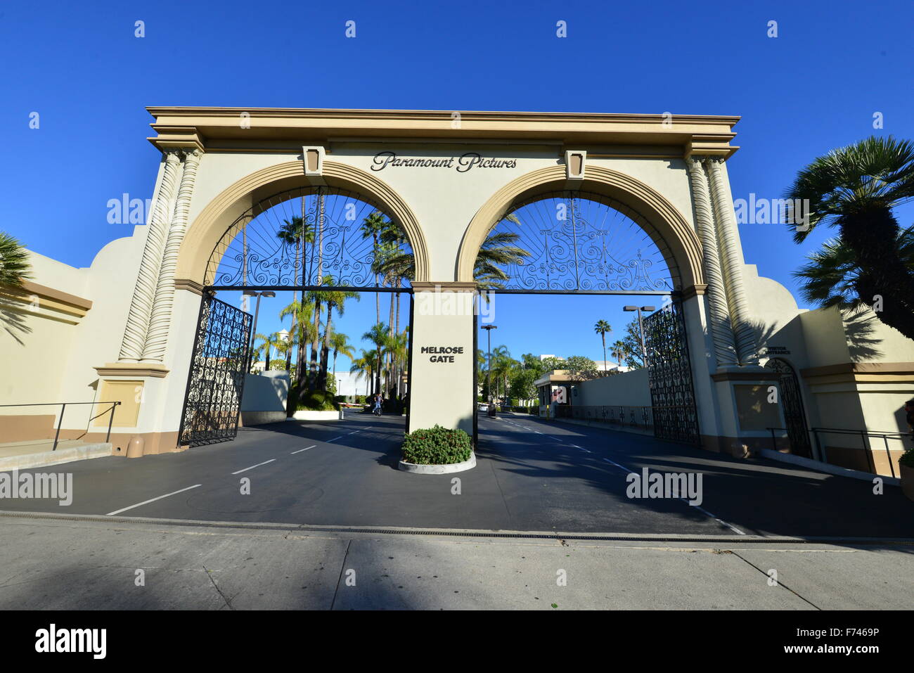 Entrance to paramount studios hi-res stock photography and images - Alamy