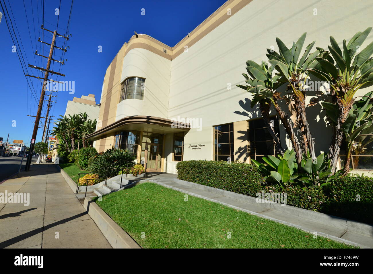 Entrance to paramount studios hi-res stock photography and images - Alamy