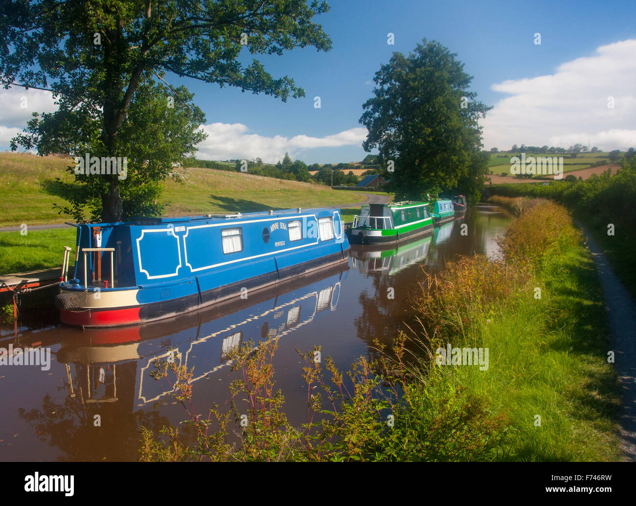 Brecon and mon canal hi-res stock photography and images - Alamy