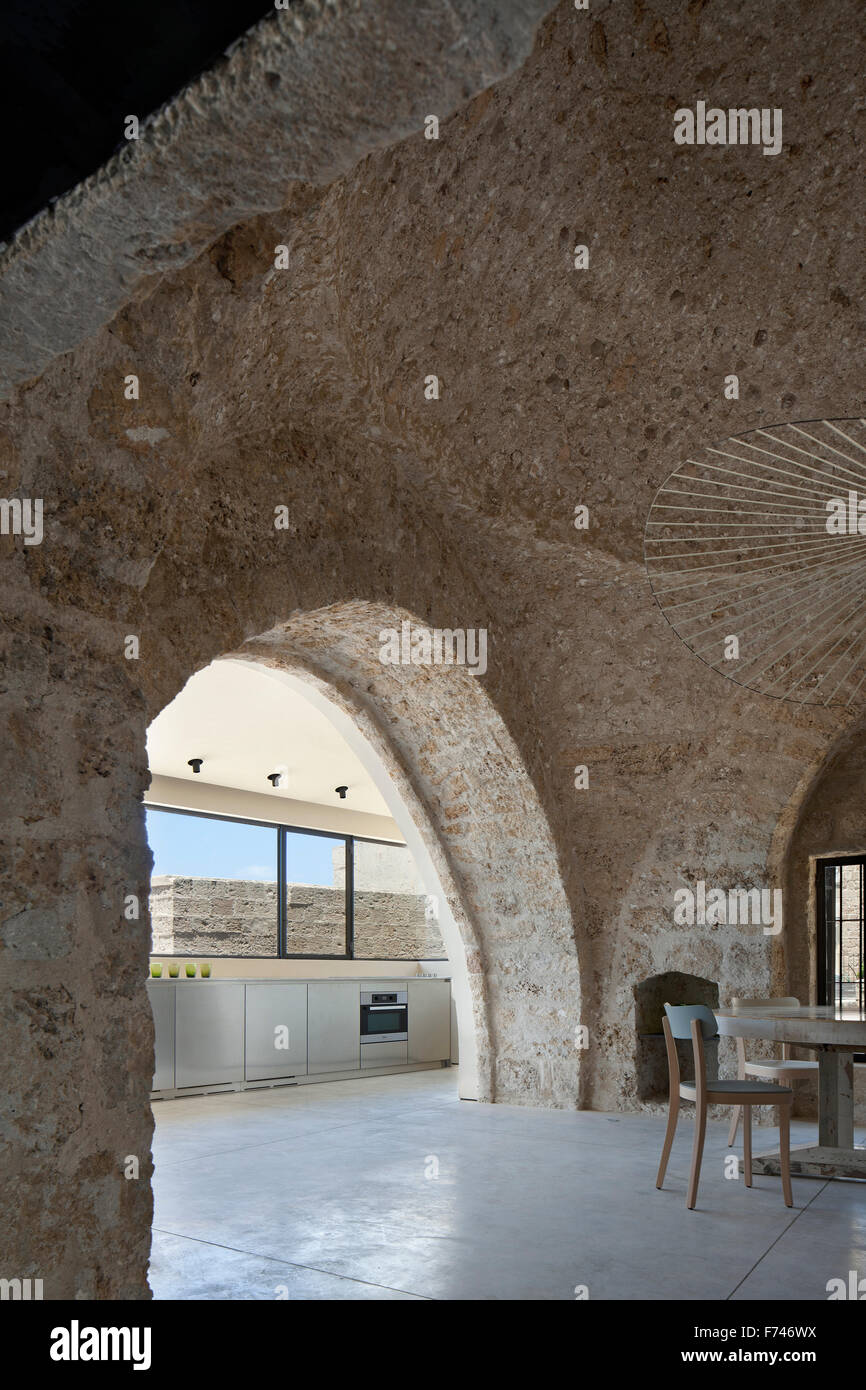 Heritage arched window hi-res stock photography and images - Alamy