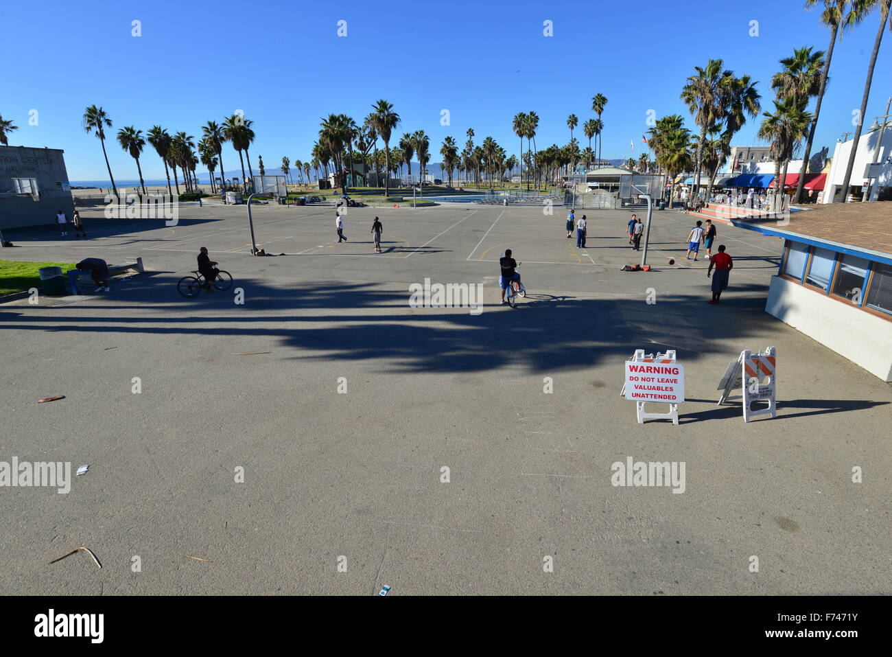 Bodybuilders beach hi-res stock photography and images - Alamy