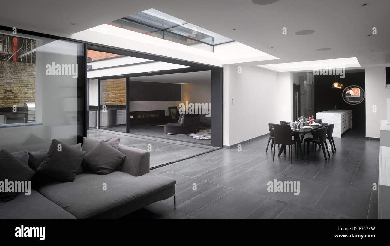 Modern house extension panoramic hi-res stock photography and images ...