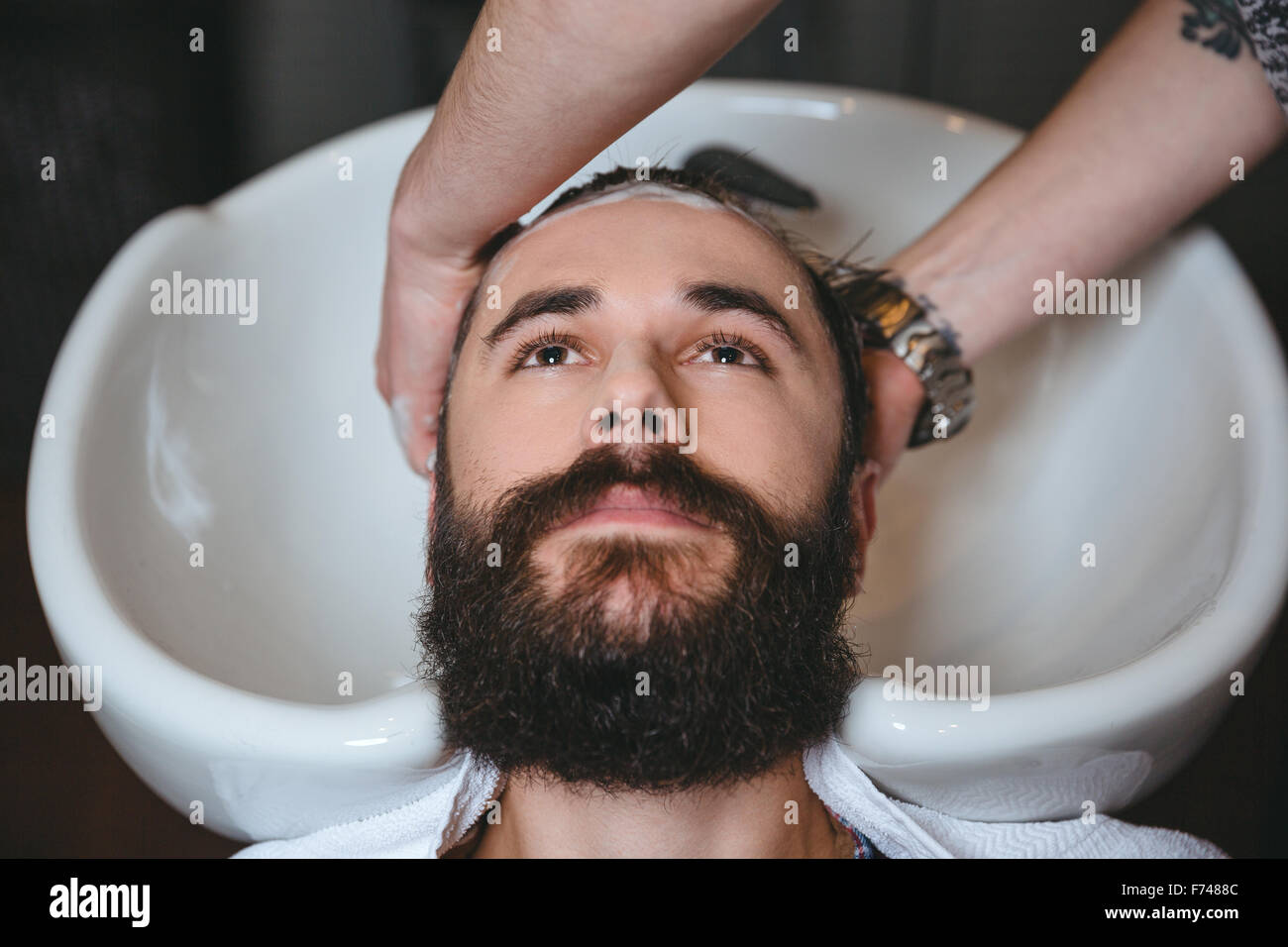 Barber washing man hi-res stock photography and images - Alamy