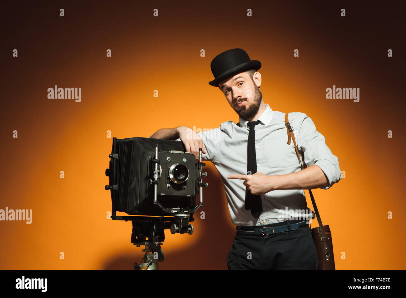 Old vintage big studio camera hi-res stock photography and images - Alamy
