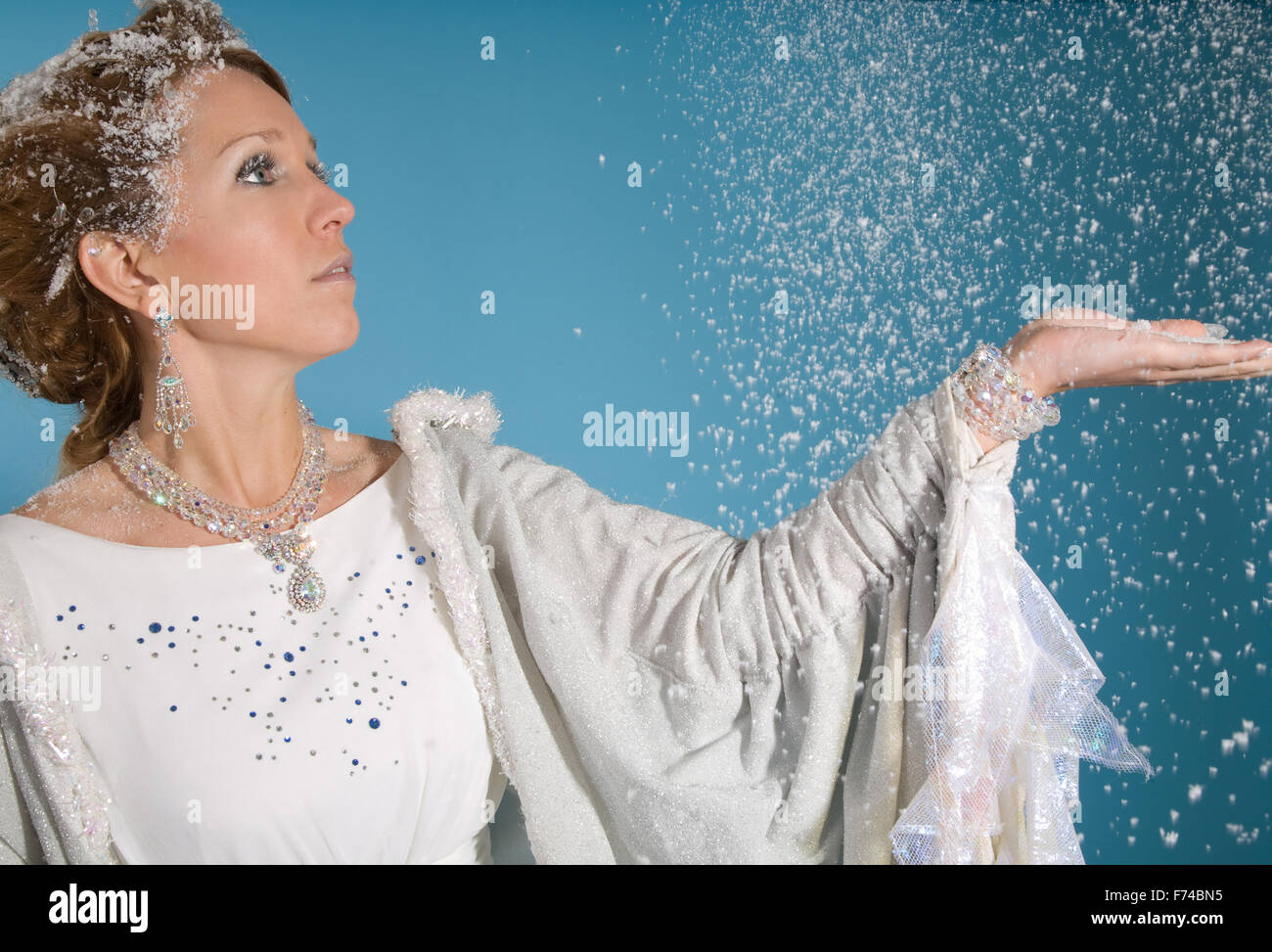 Regal women hi-res stock photography and images - Alamy