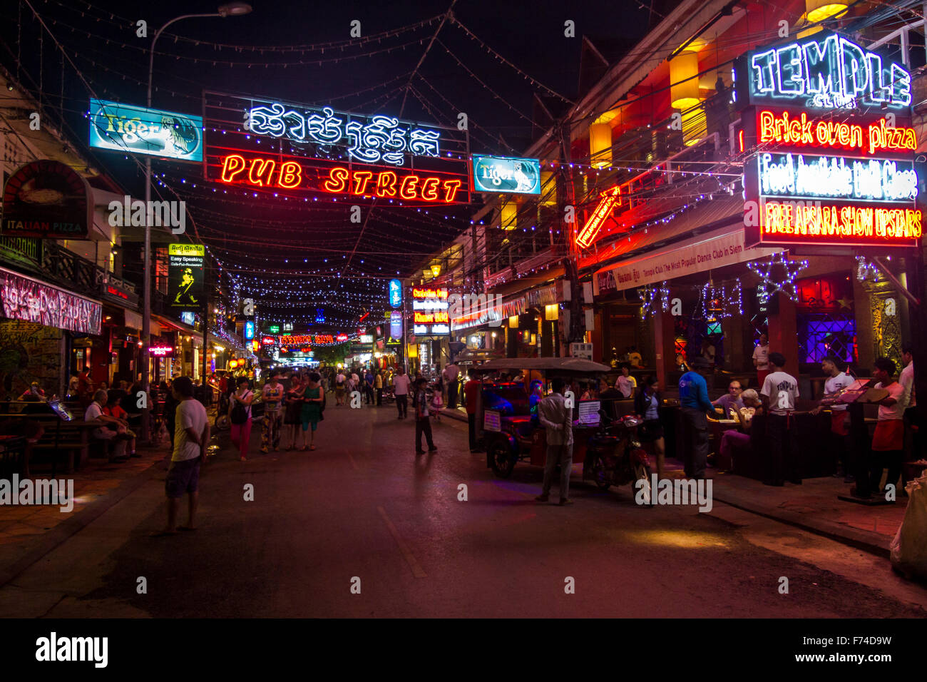 Pub street in Siem Reap at night Stock Photo - Alamy