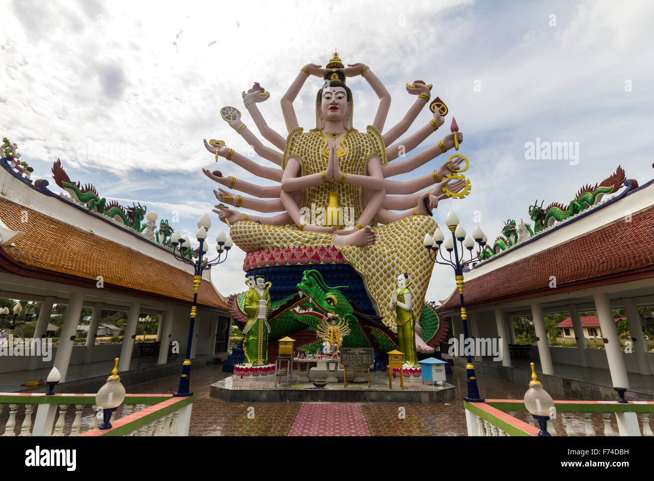Many arms statue hi-res stock photography and images - Alamy