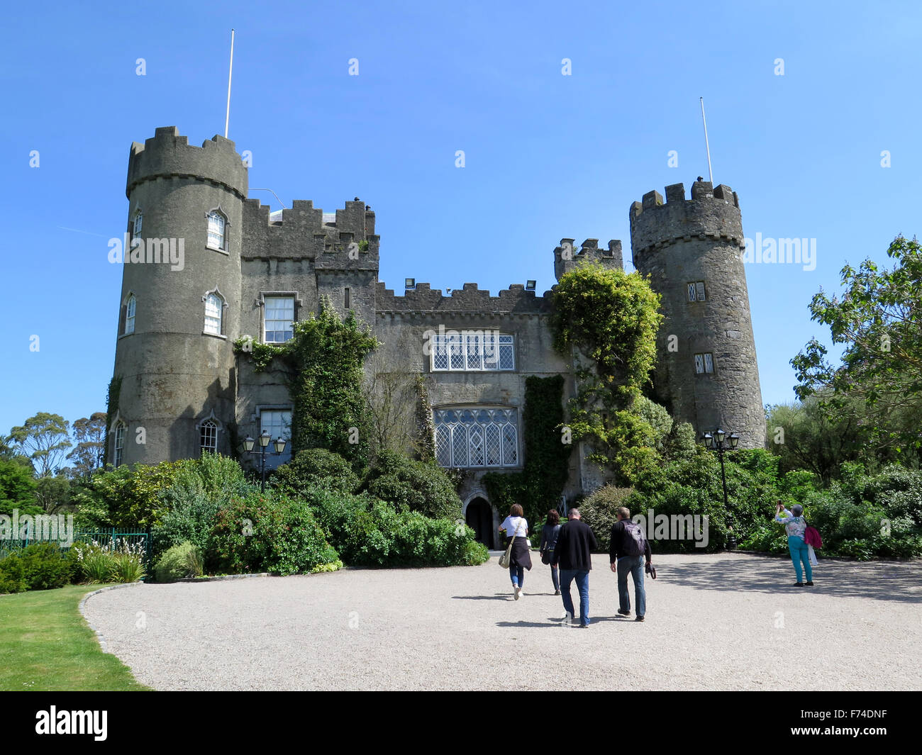 Victoria house embattlements hi-res stock photography and images - Alamy