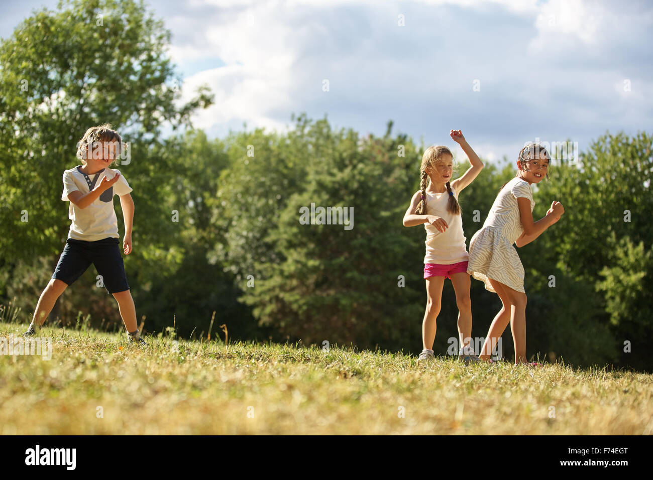 Kids dancing hi-res stock photography and images - Alamy