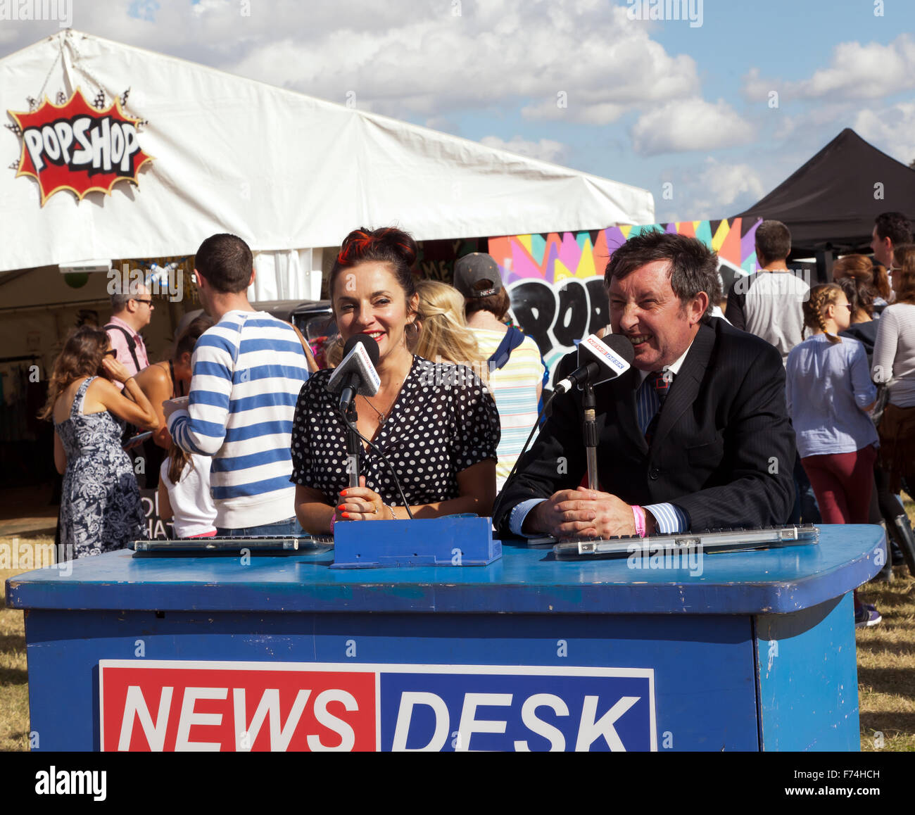 Reporters microphones hi-res stock photography and images - Alamy