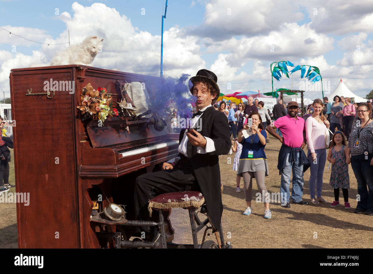 Street Piano High Resolution Stock Photography and Images - Alamy