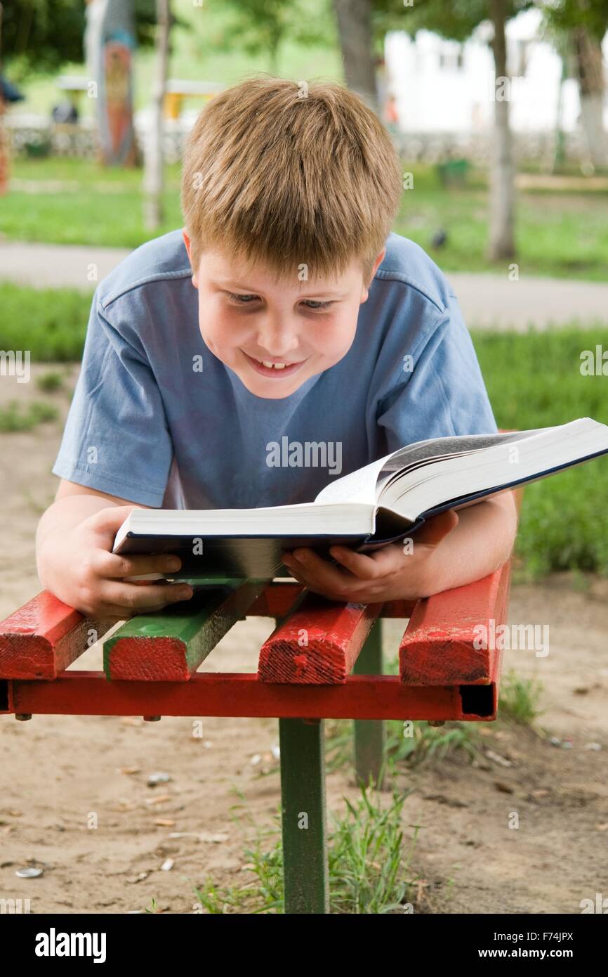 schoolboy reads the book Stock Photo - Alamy