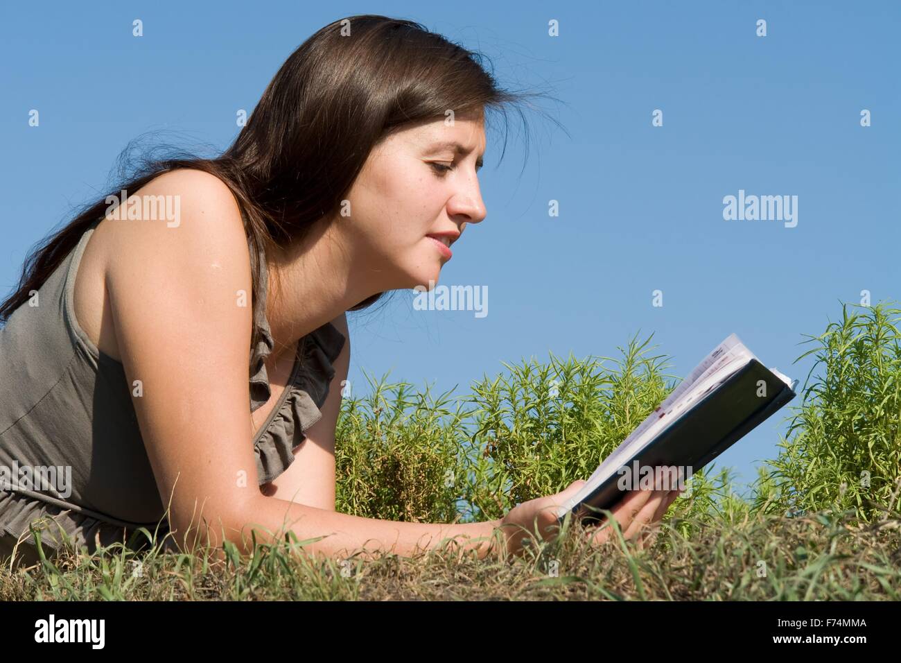 girl reads book Stock Photo - Alamy