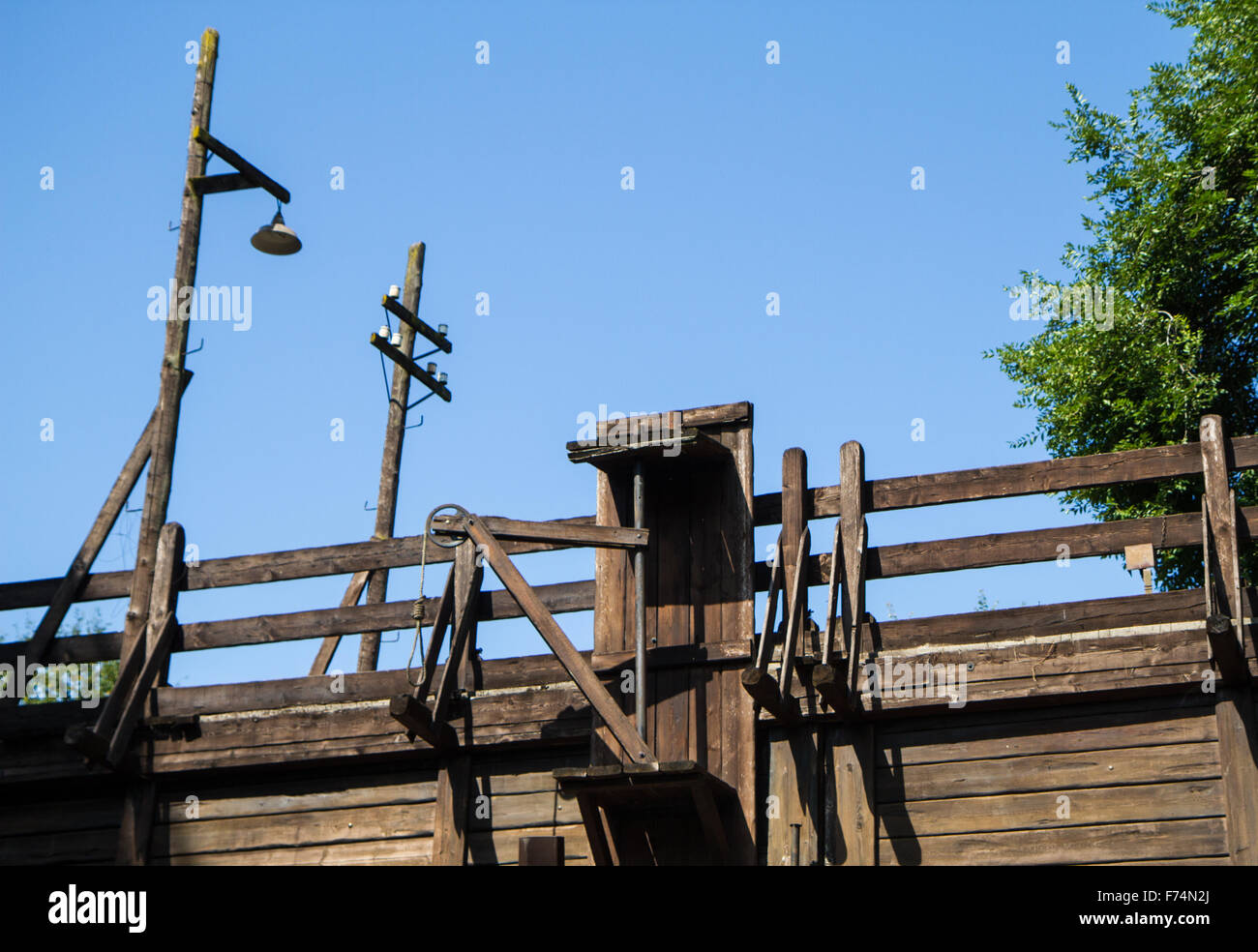 Wooden railway bridge hi-res stock photography and images - Alamy