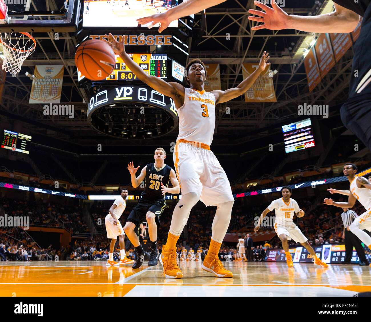 November 24, 2015: Robert Hubbs III #3 of the Tennessee Volunteers ...