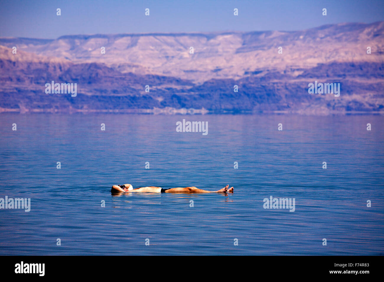 Dead body floating hi-res stock photography and images - Alamy