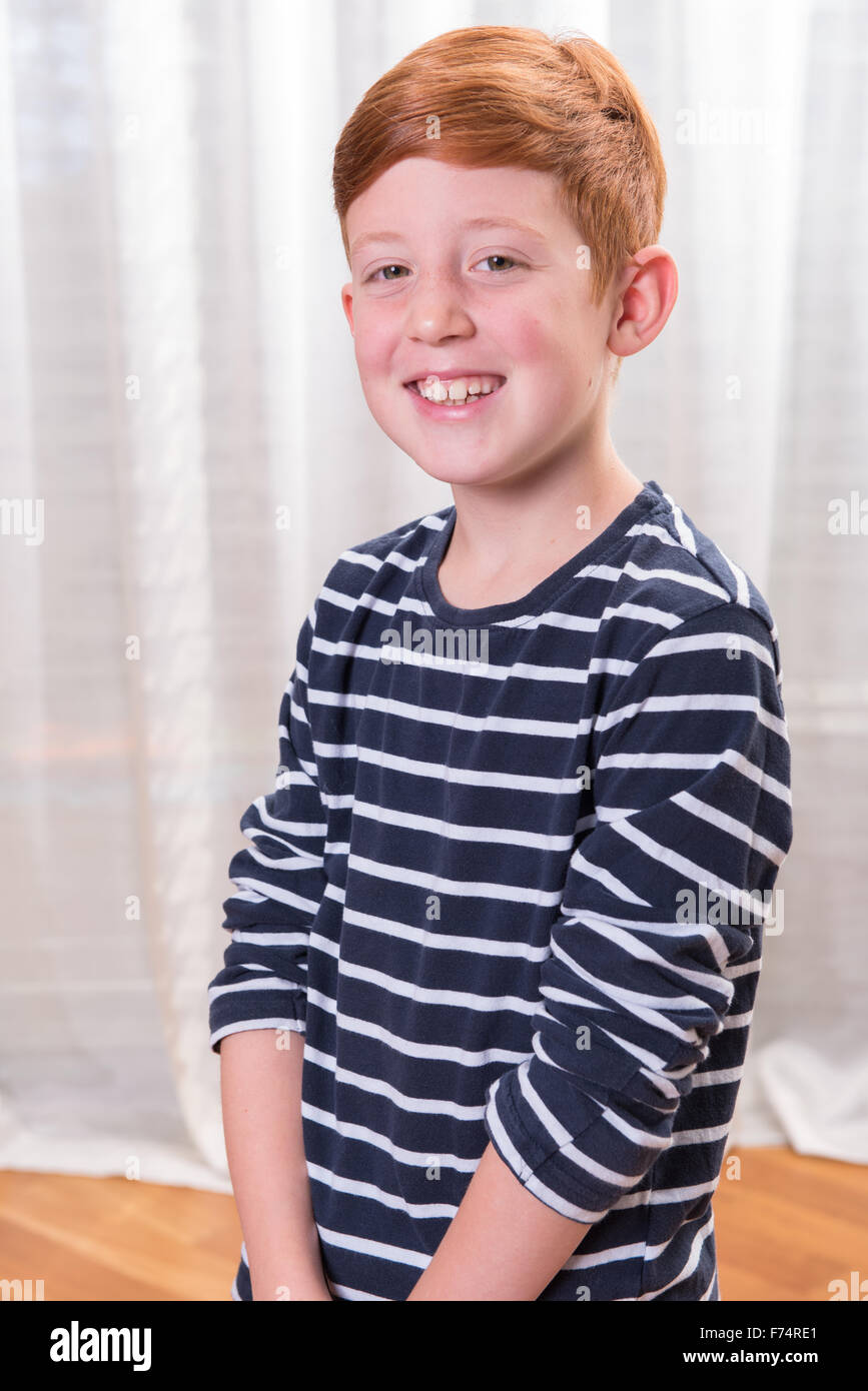 Portriat small boy smiling into camera Stock Photo - Alamy