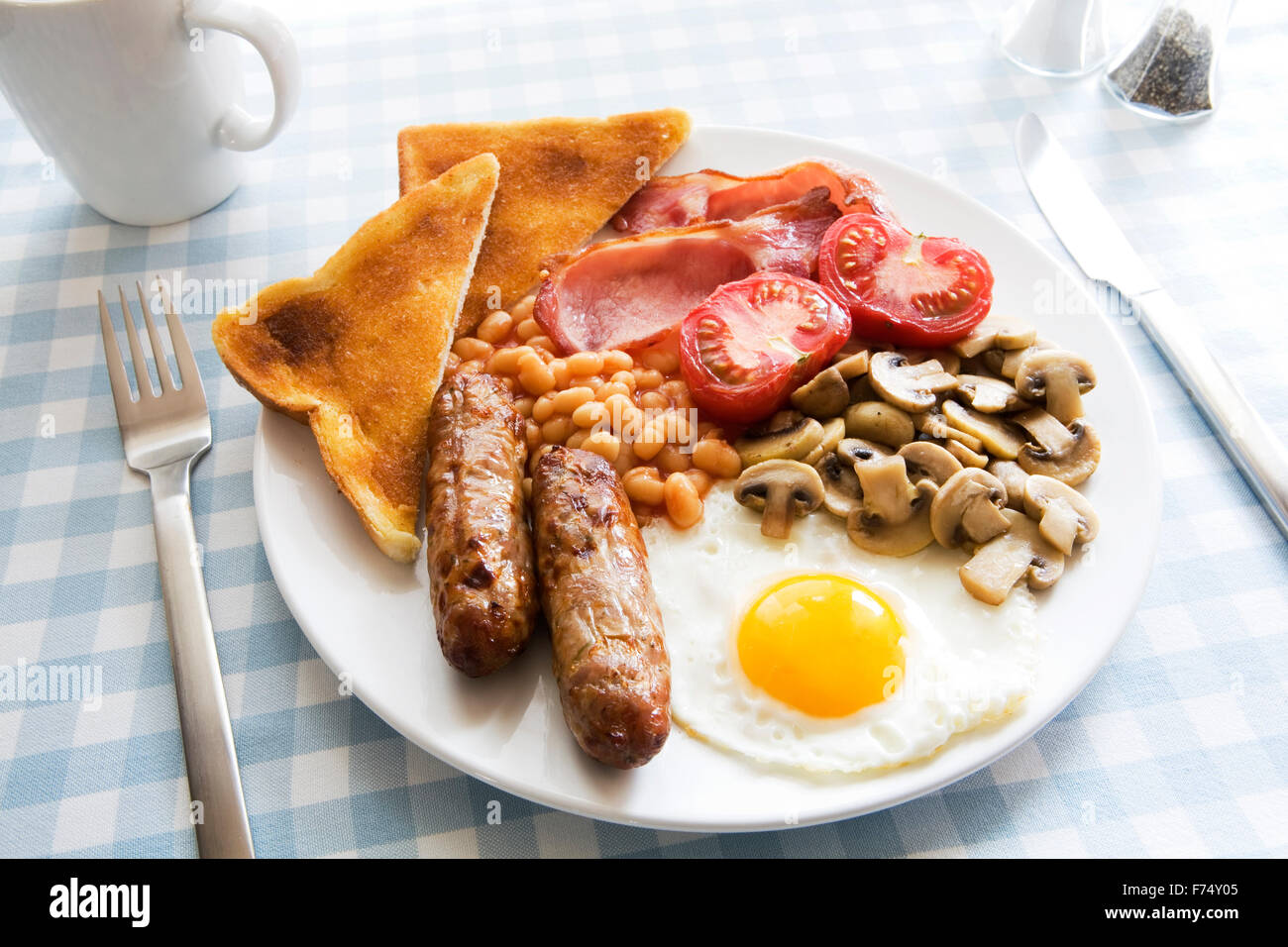 Traditional English cooked breakfast Stock Photo - Alamy