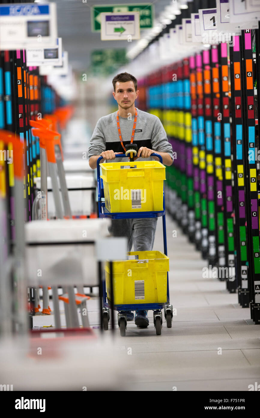 The amazon distribution warehouse in hemel hempstead hi-res stock ...