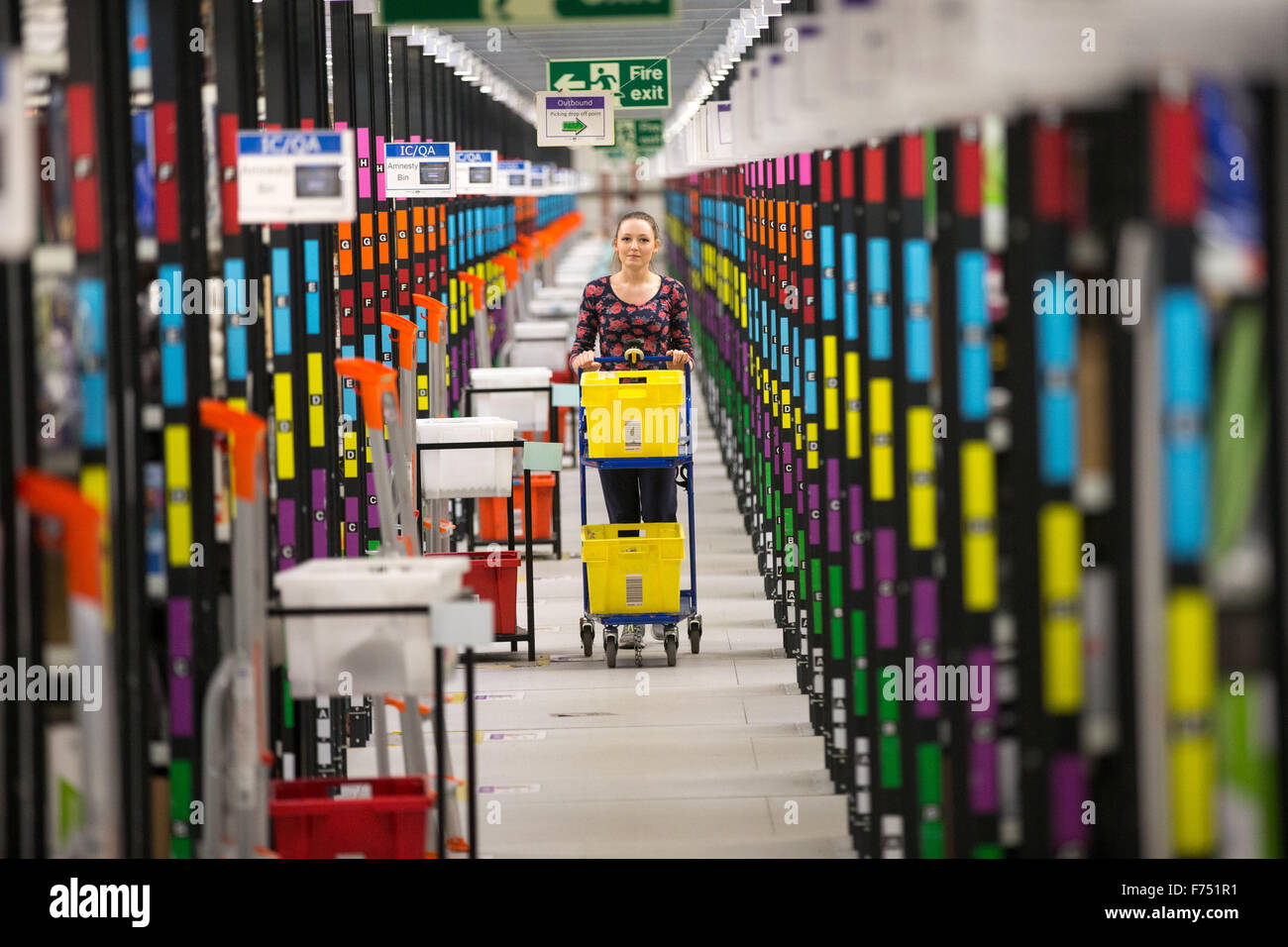 Amazon fulfillment centre hi-res stock photography and images - Alamy