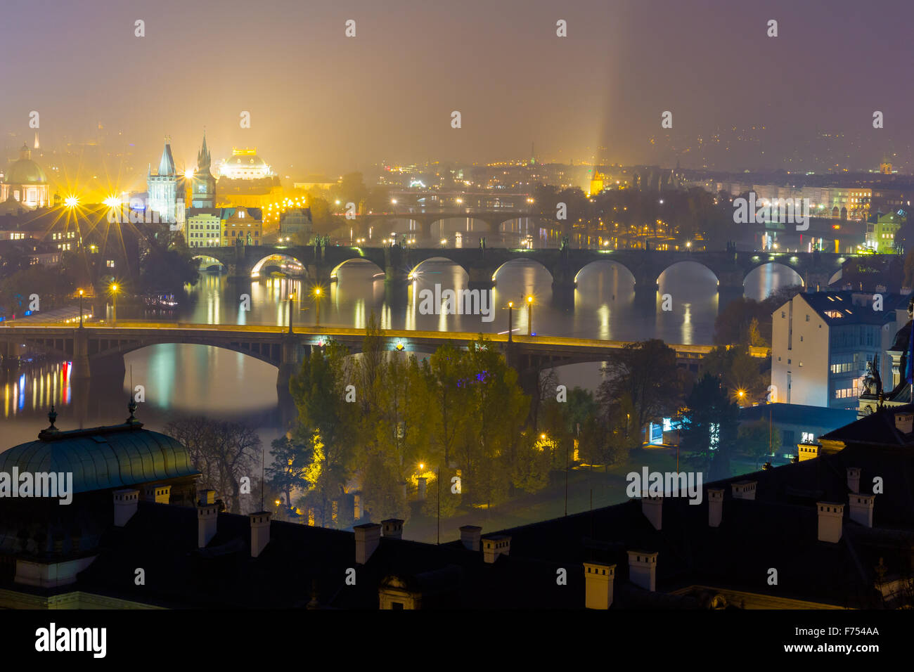 Gothic castle night hi-res stock photography and images - Alamy