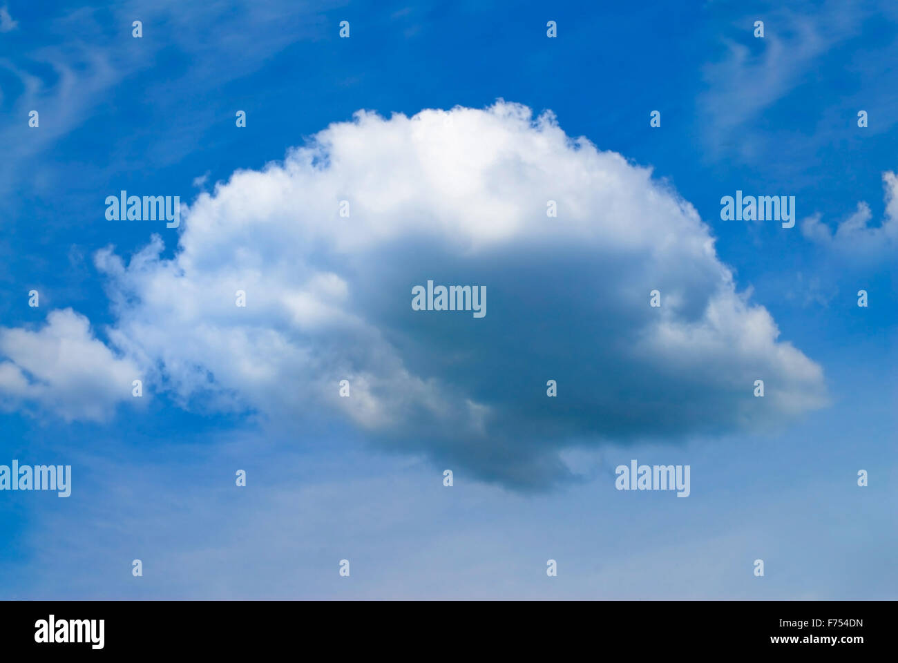 Big fleecy cloud hi-res stock photography and images - Alamy