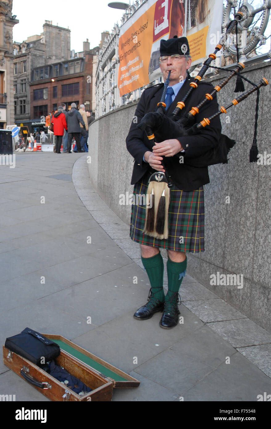Man playing bagpipes hi-res stock photography and images - Alamy