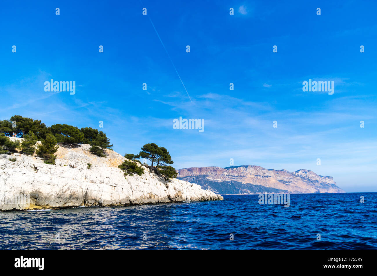 Cassis rocks boat trip hi-res stock photography and images - Alamy