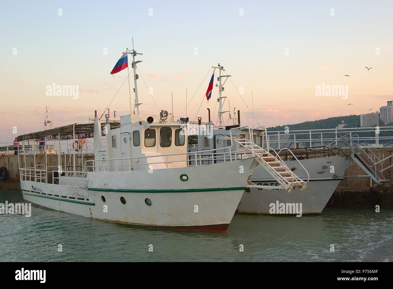 Motorboat cruise ships hi-res stock photography and images - Alamy