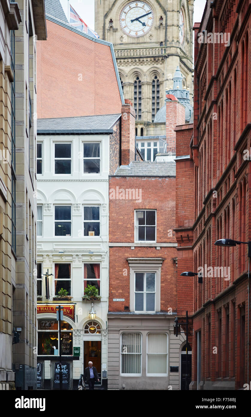 Manchester city hall clock tower hi-res stock photography and images ...