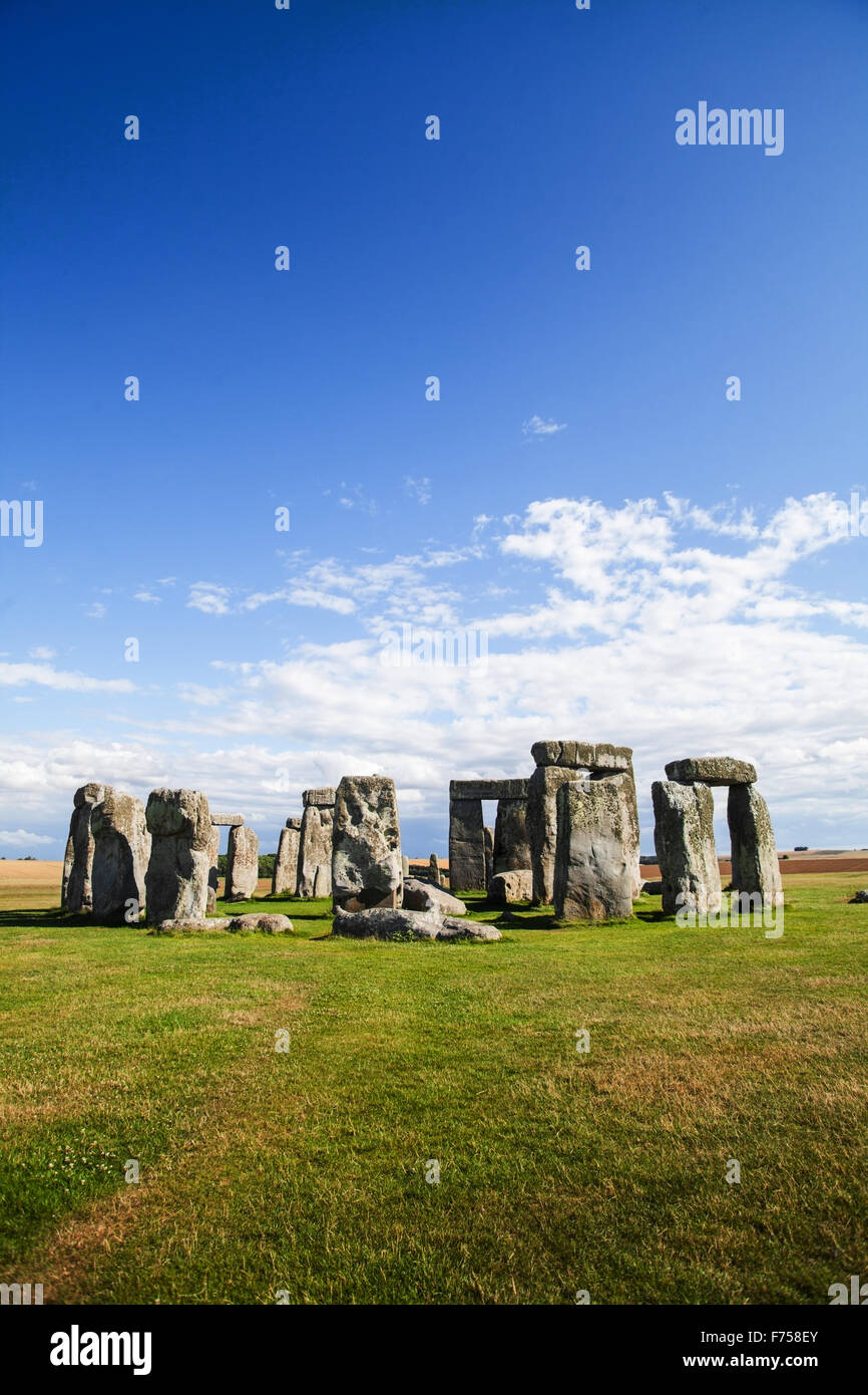Historical monument Stonehenge in England, UK Stock Photo - Alamy